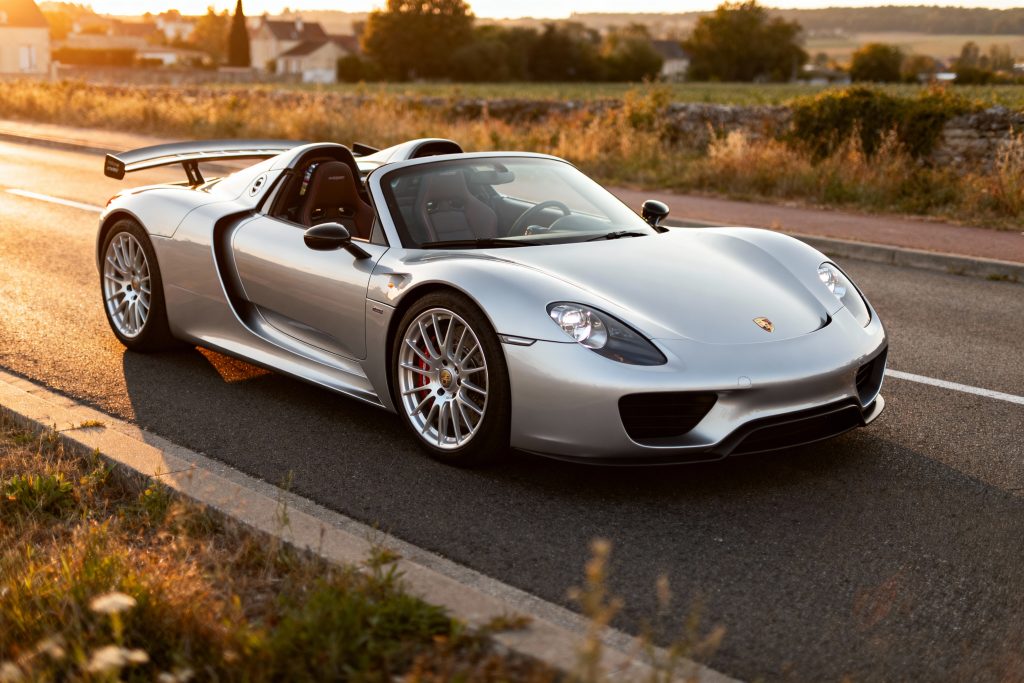 Supercar Porsche 918 Spyder : Pourquoi Est-elle Si Unique ? 🏎️